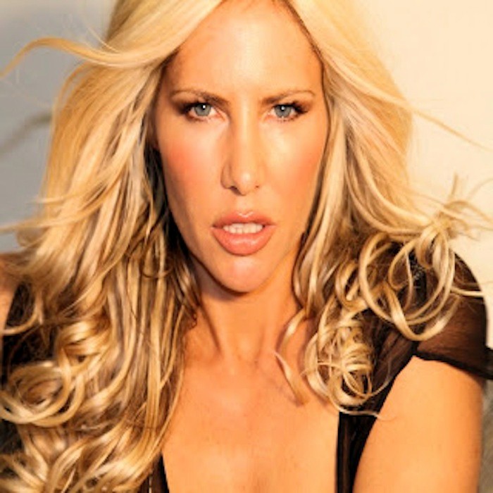 Melissa Nicholas [profiles] • Instagram Twitter Tiktok Foller